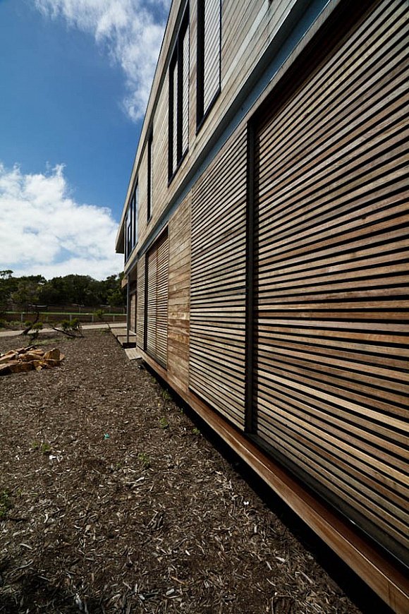 Linear House by Architects EAT in Port Phillip Bay - Gessato