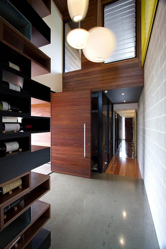 Linear House by Architects EAT in Port Phillip Bay - Gessato