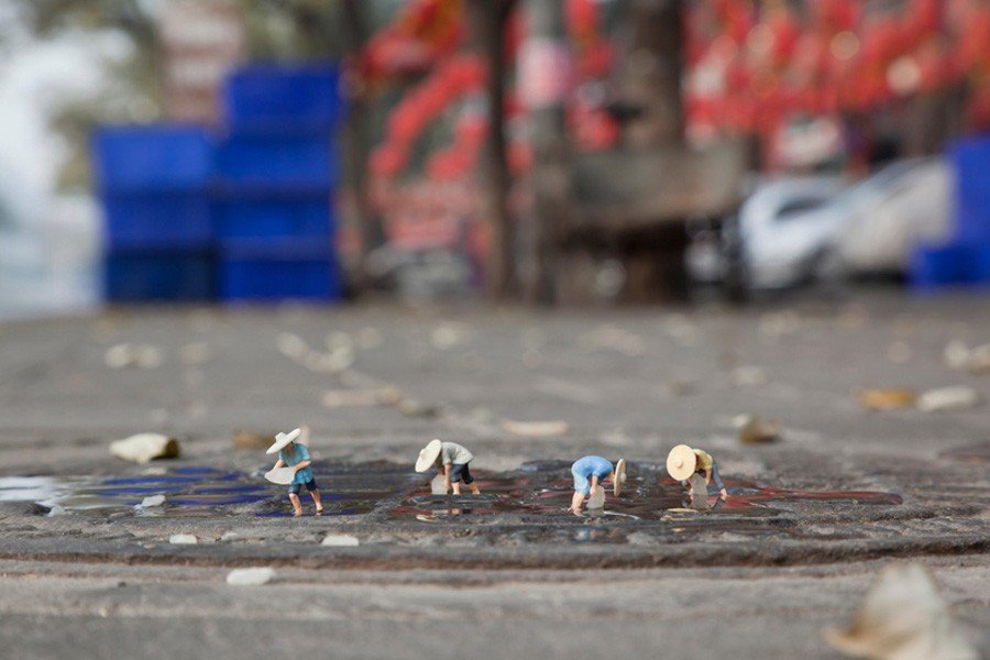 Global Model Village by Slinkachu - Gessato