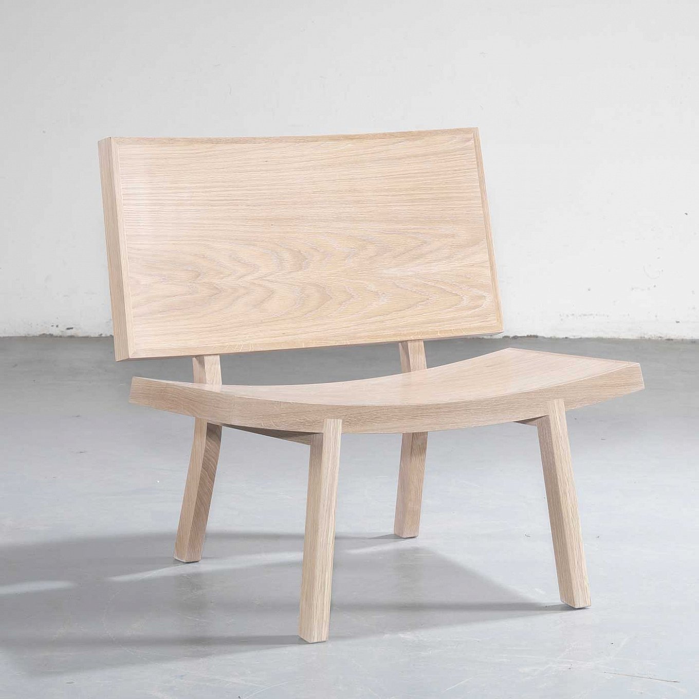 Sorri Lounge Chair by Gonçalo Campos - Gessato