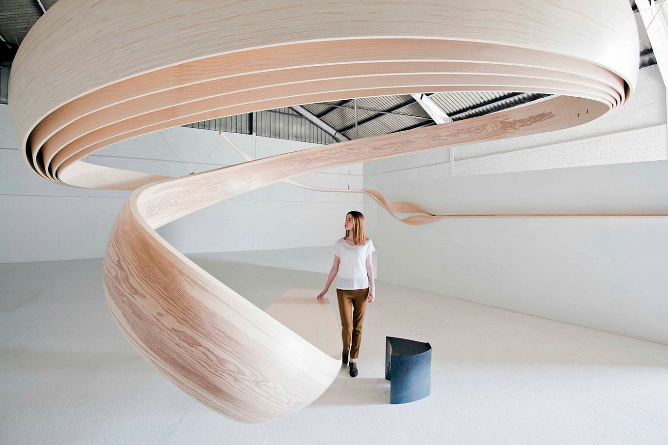 Sculptural Desk Reaches for the Sky - Gessato