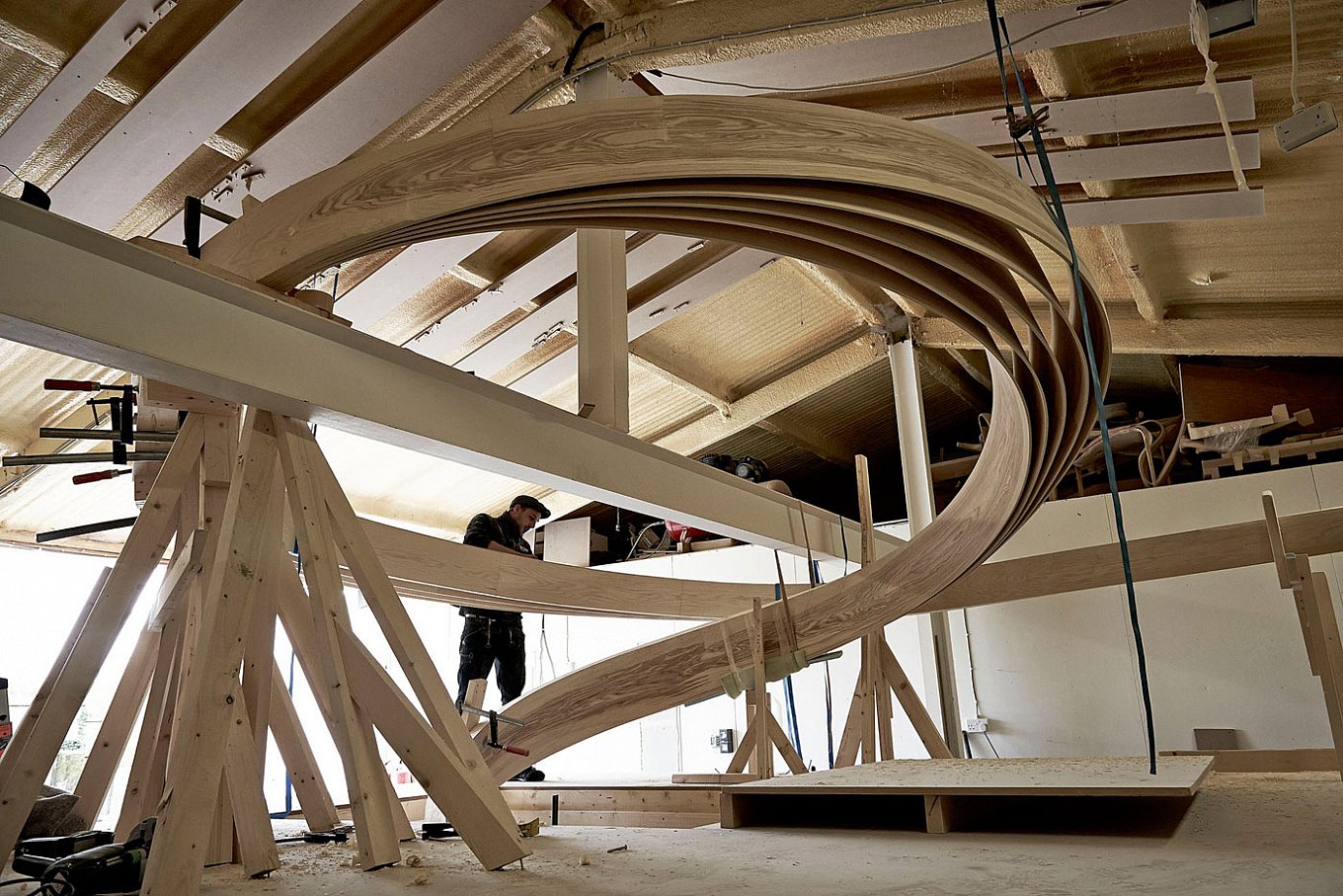 Sculptural Desk Reaches for the Sky - Gessato