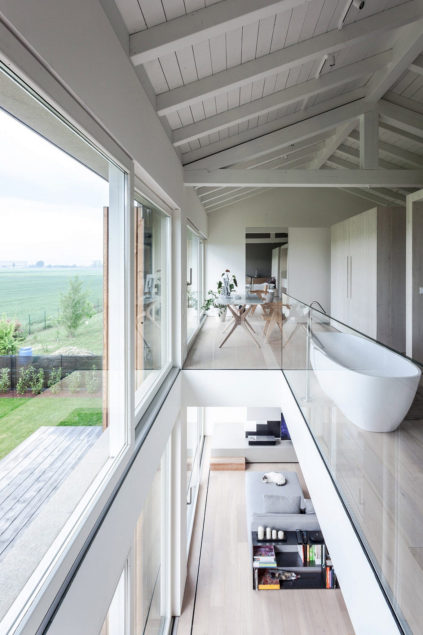 An Old Italian Barn Renewed as a Striking Home - Gessato