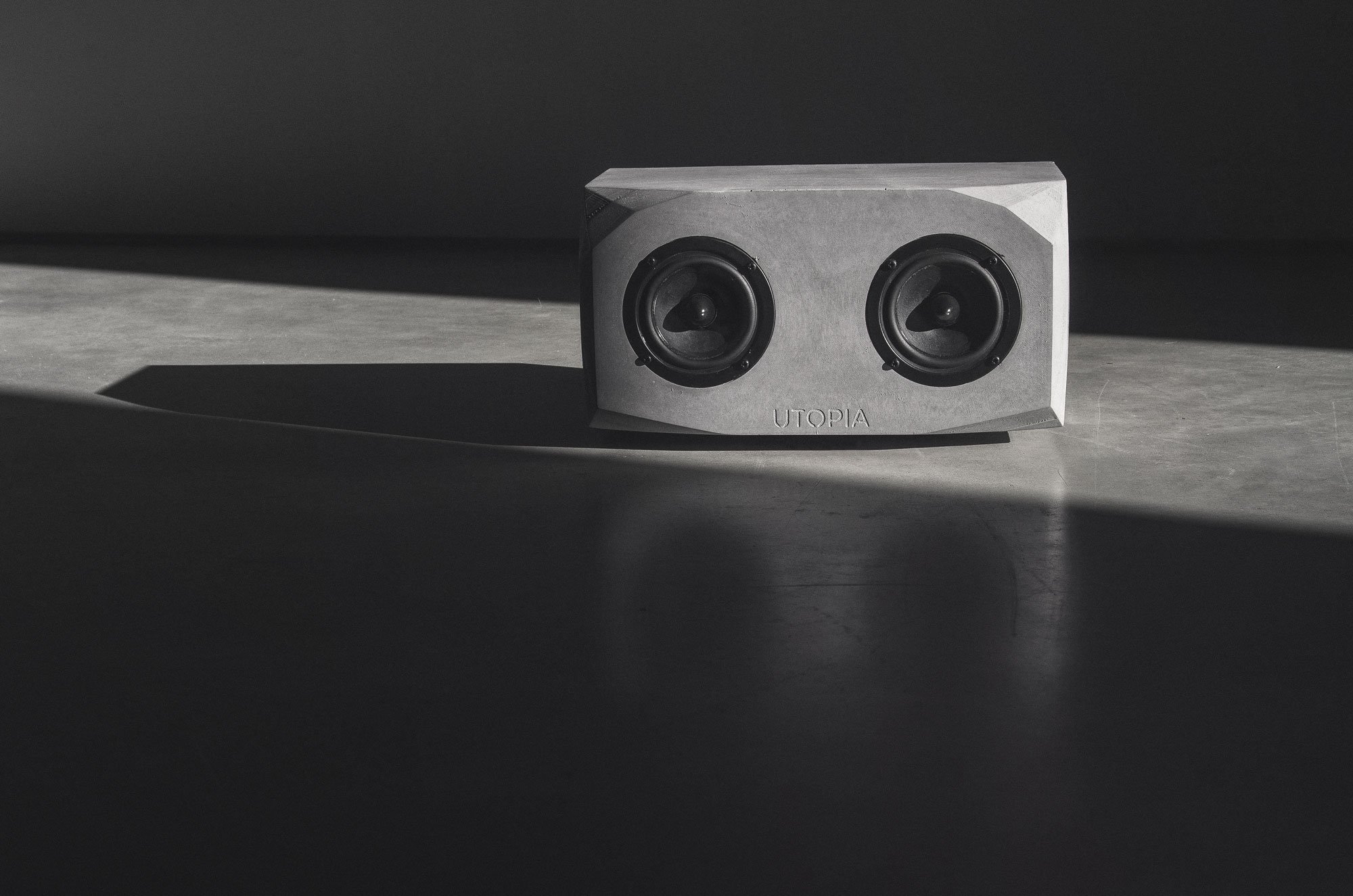 Titan Wireless Concrete Speaker By Utopia Audio - Gessato