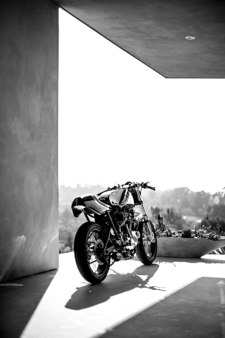 The TTT, Triumph T140 Cafe Racer - Gessato