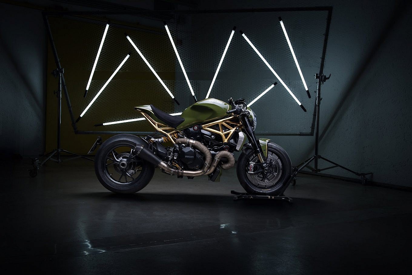 A Custom Ducati Monster 1200 R - Gessato