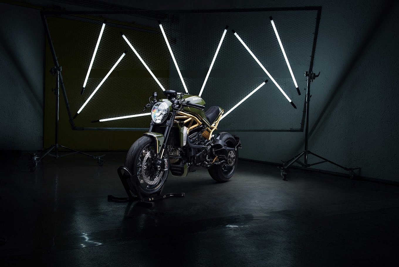 A Custom Ducati Monster 1200 R - Gessato