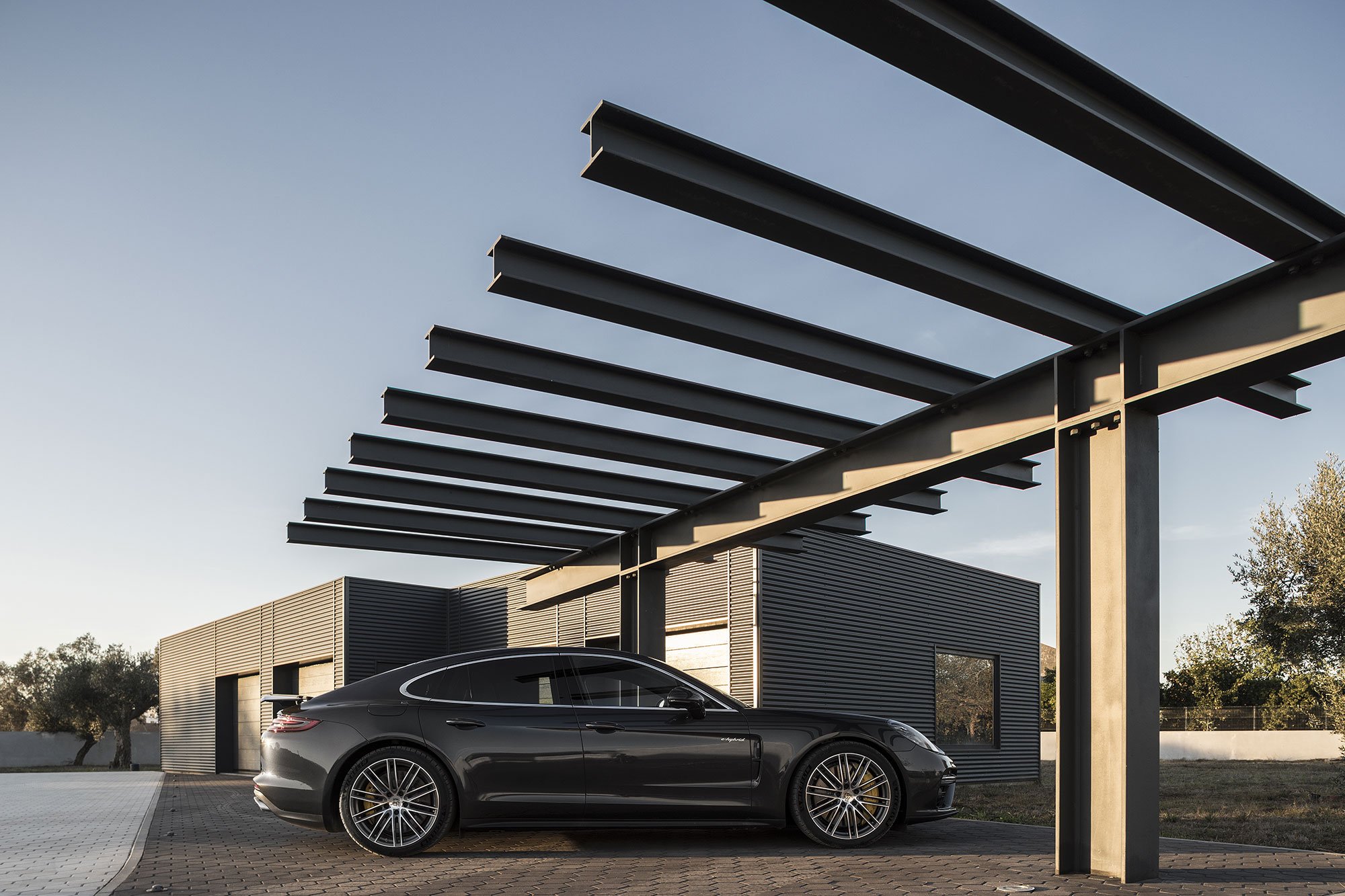 A Private Garage in Portugal - Gessato