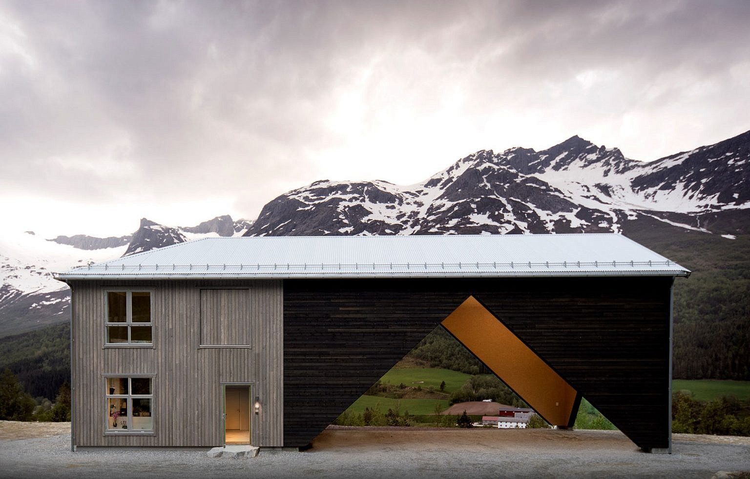 1/3 House by Rever & Drage - Gessato