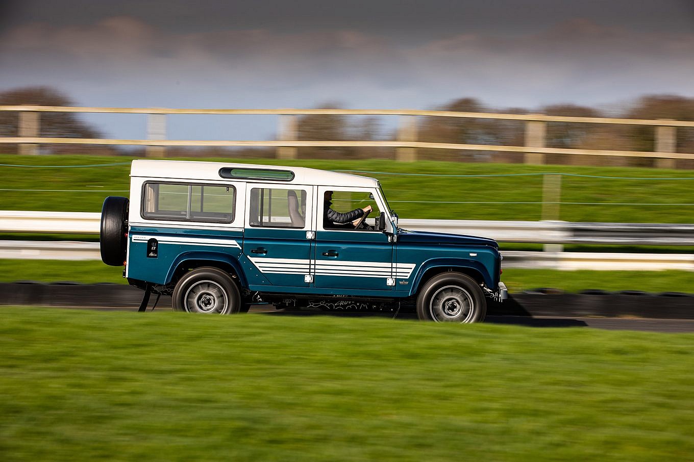 The Arkonik Custom RHD Land Rover Defender "UJO" - Gessato
