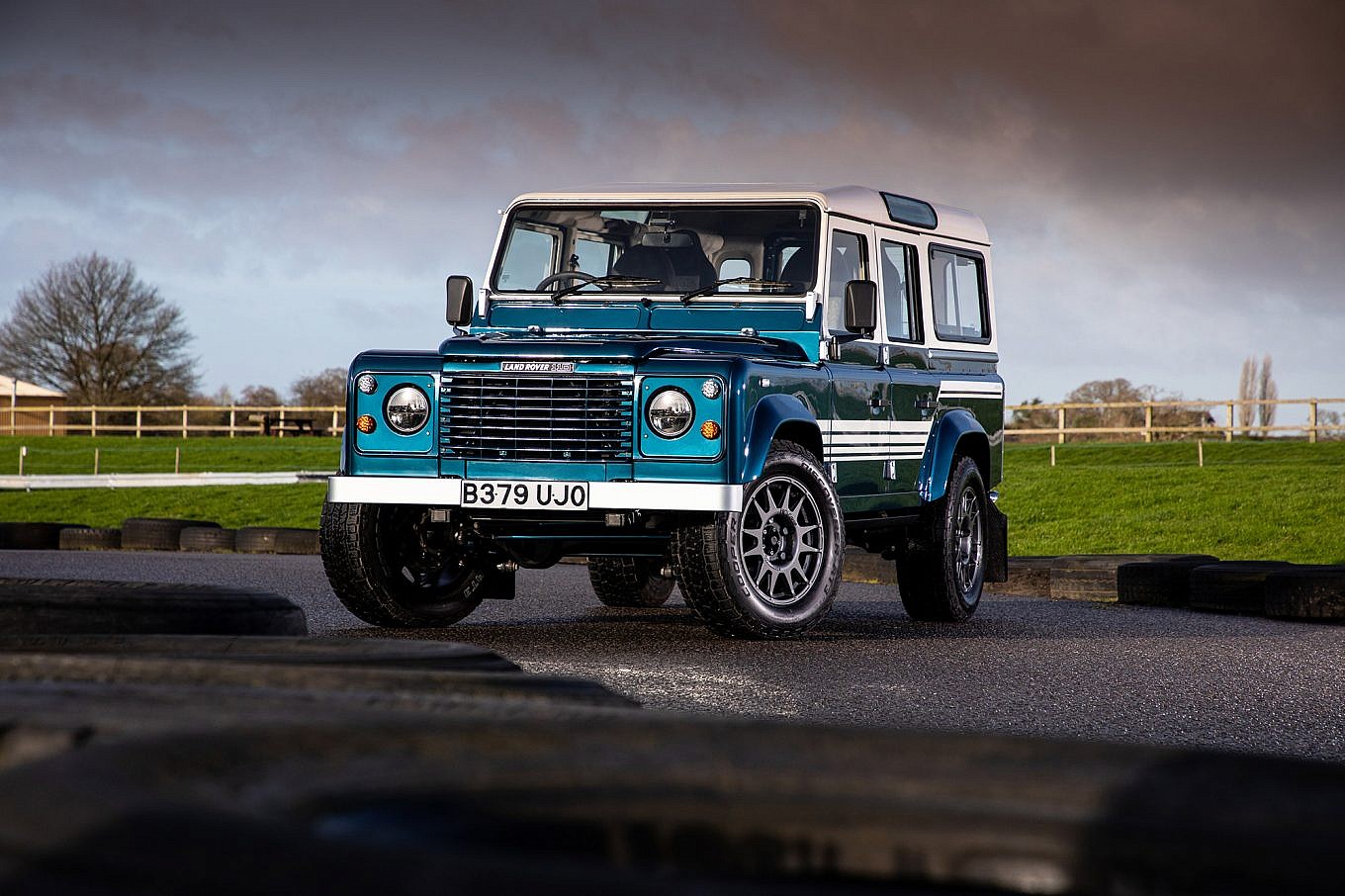 The Arkonik Custom RHD Land Rover Defender "UJO" - Gessato