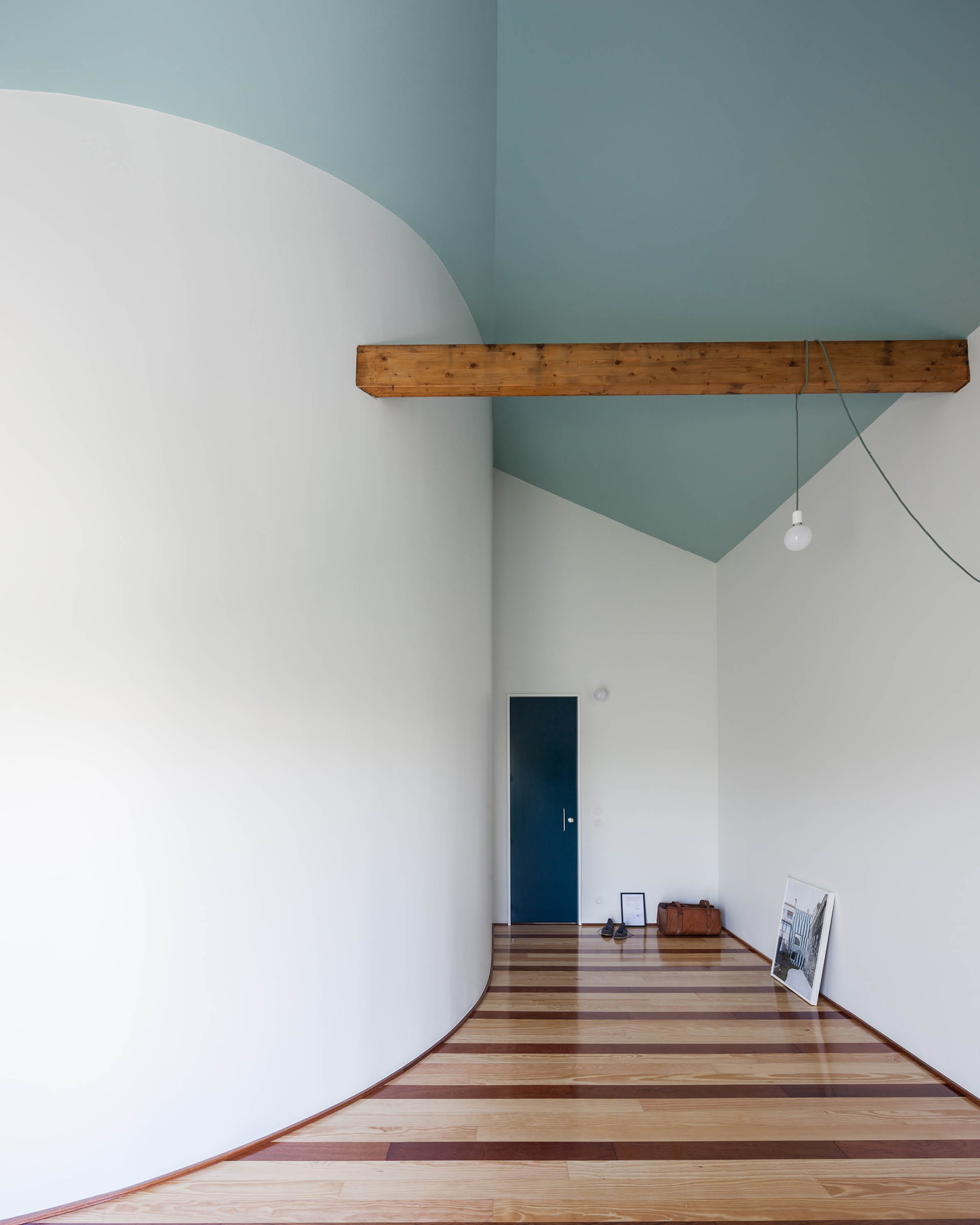 House in Fontaínhas by Fala Atelier - Gessato