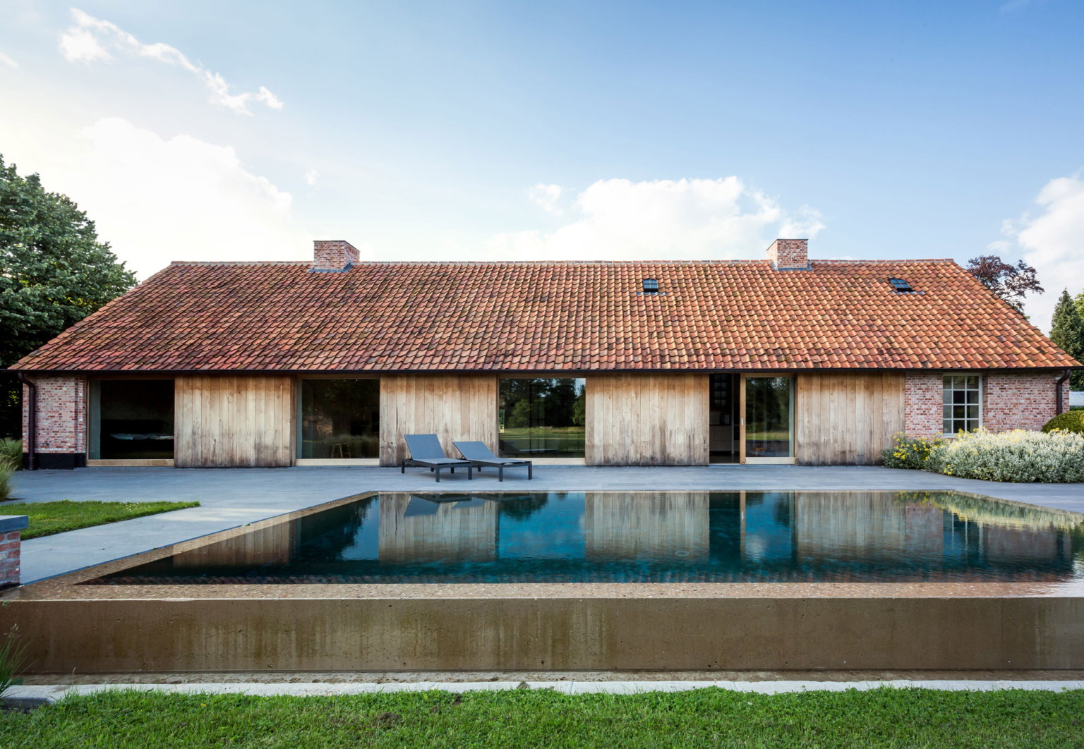 Farm Houses In Beautiful Settings Around The World - Gessato