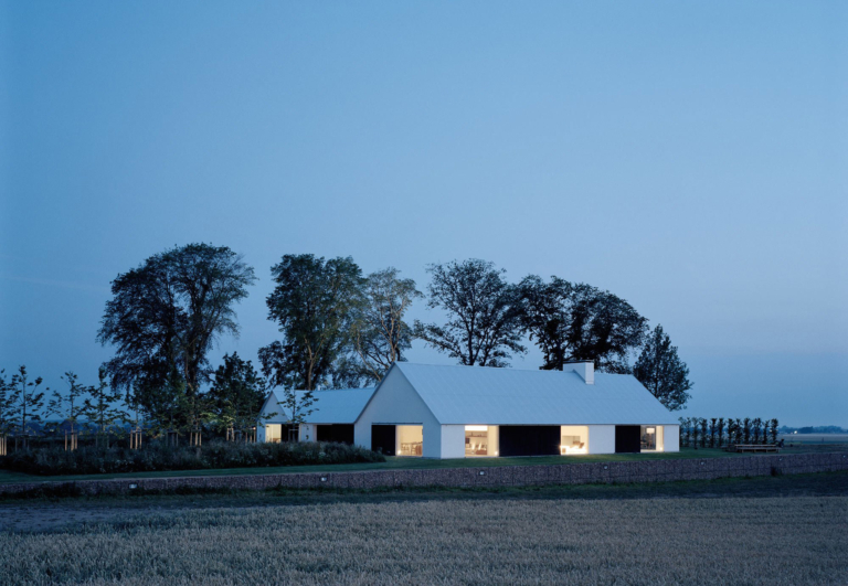 Farm Houses In Beautiful Settings Around The World - Gessato