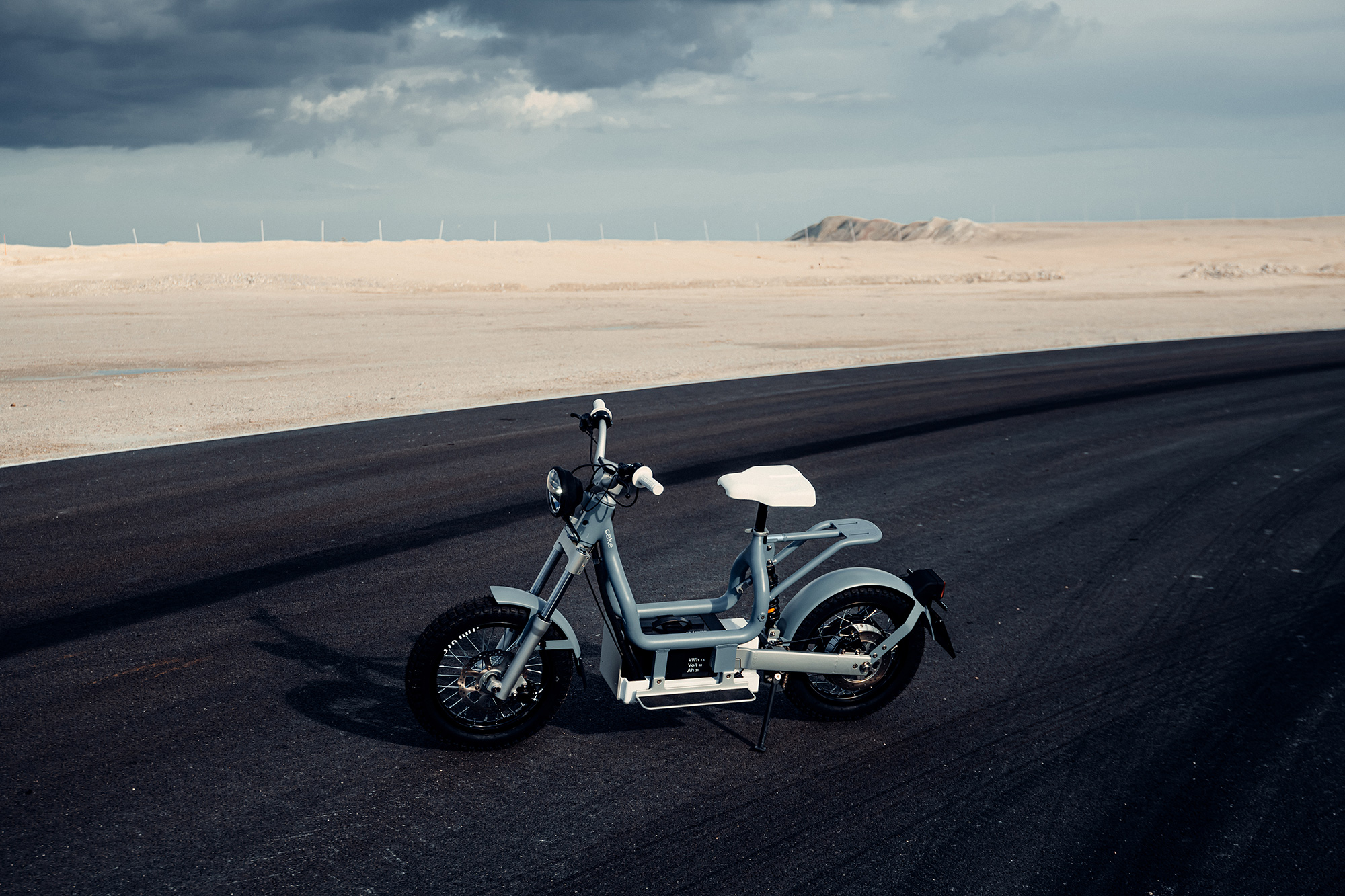 Cake Makka, A Versatile Electric Moped Series - Gessato