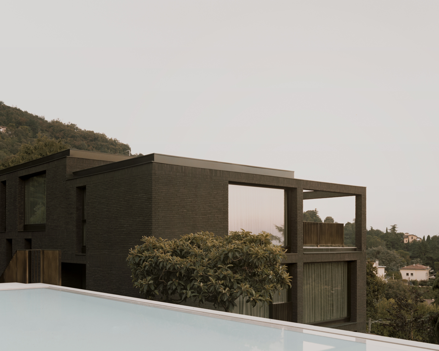 Houses with a Terrace, Architecture that Celebrates Nature - Gessato