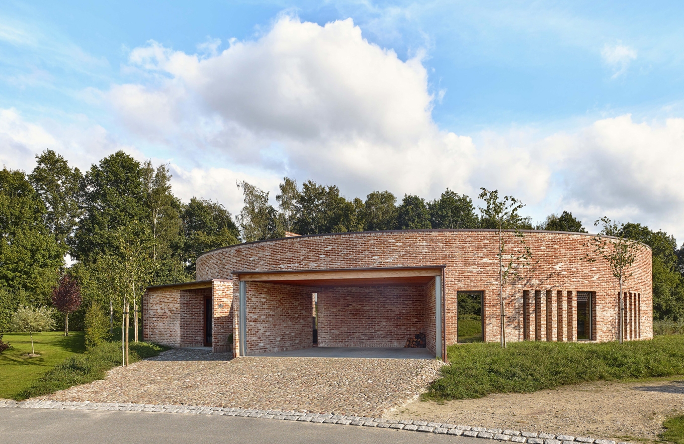 Round Houses (Circular Homes): Benefits, Plans and Examples - Gessato