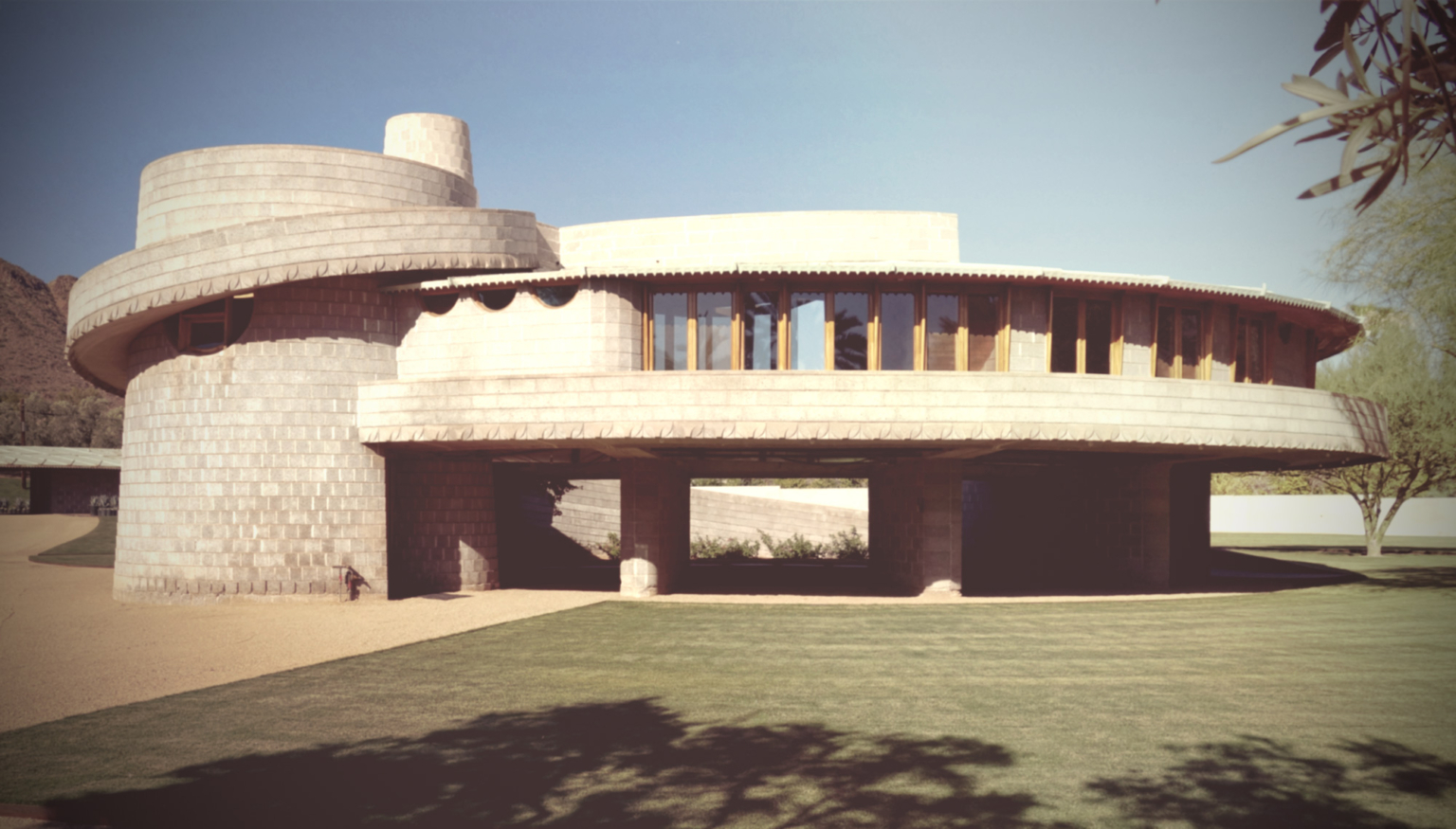 Round Houses (Circular Homes): Benefits, Plans and Examples - Gessato