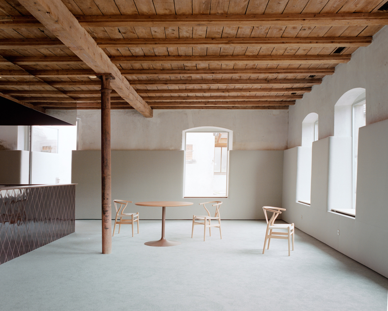 An 1850s Carpentry Workshop Transformed into a Restaurant - Gessato