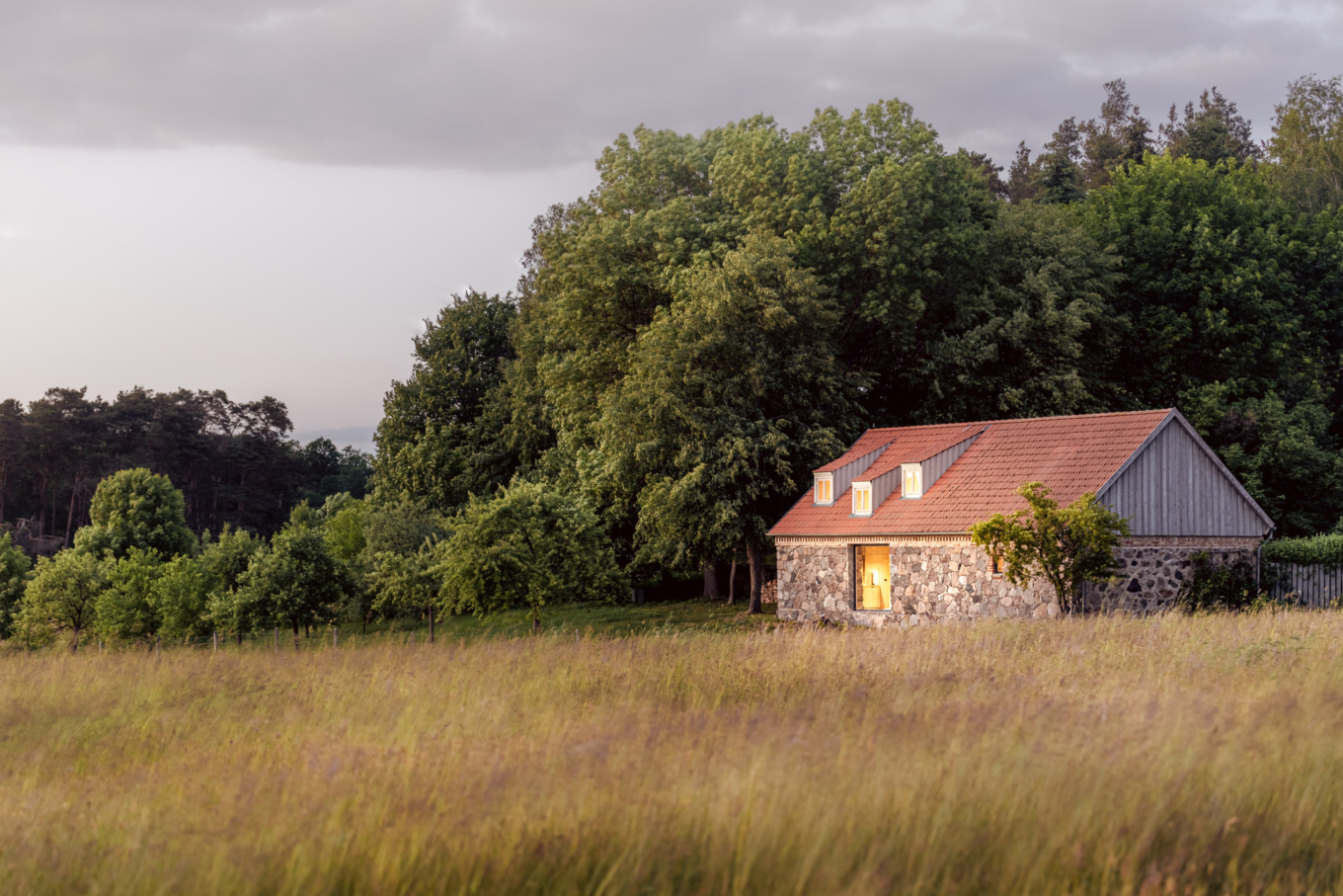 An Old Barn Converted into a Photo Studio - Gessato