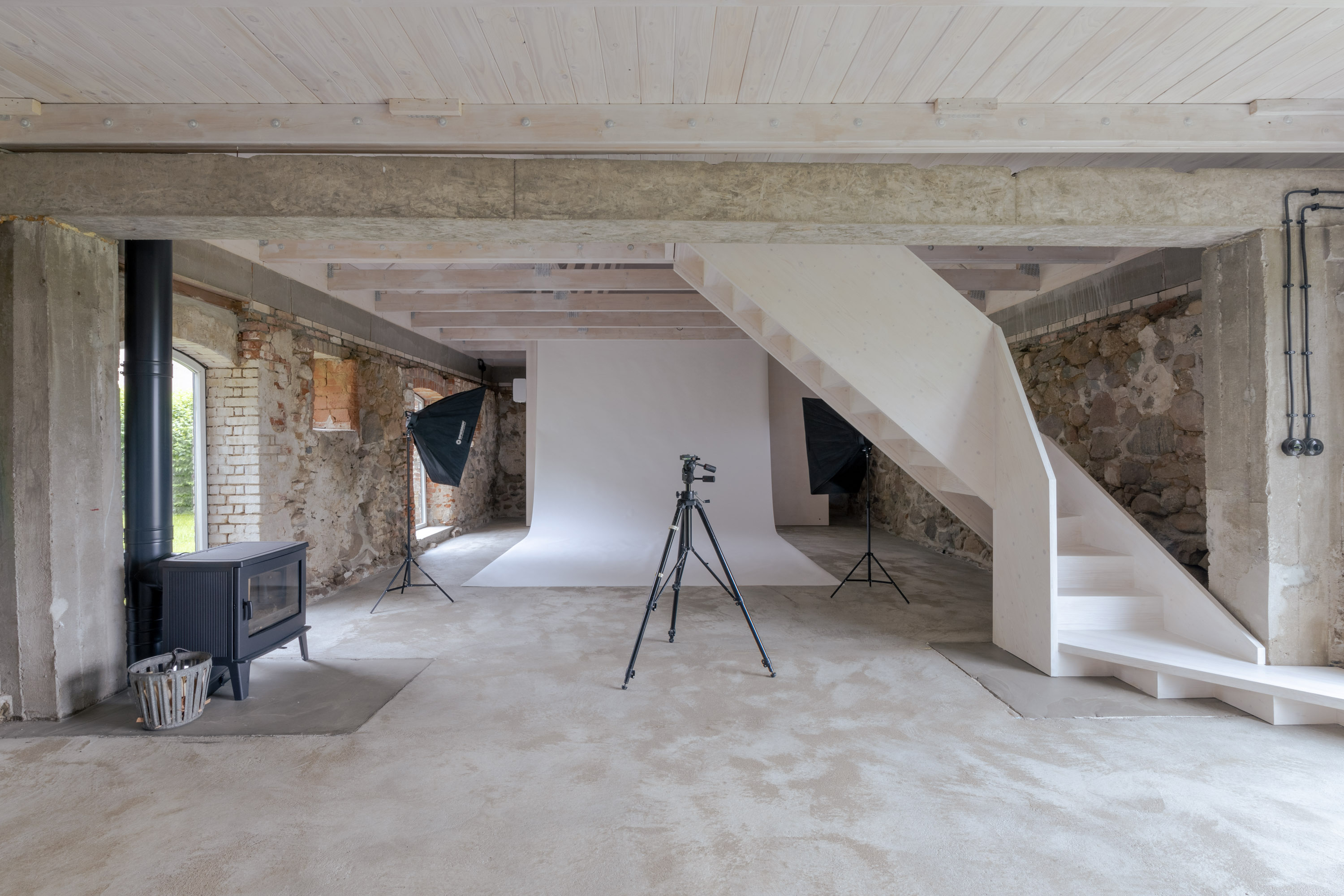 An Old Barn Converted into a Photo Studio - Gessato
