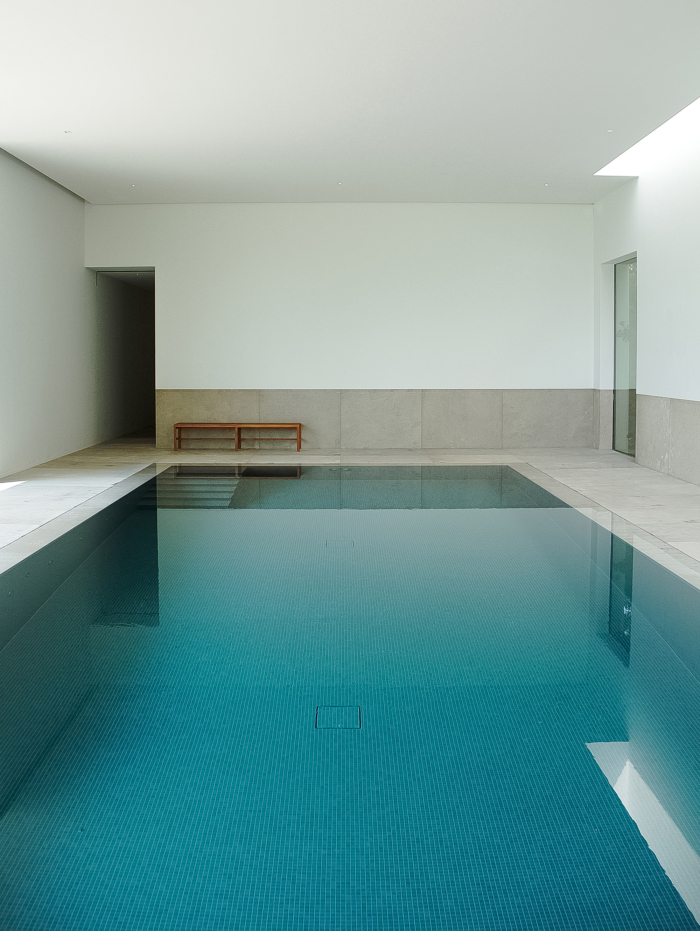 A Minimalist-Modernist House Nestled in A Lush Landscape - Gessato