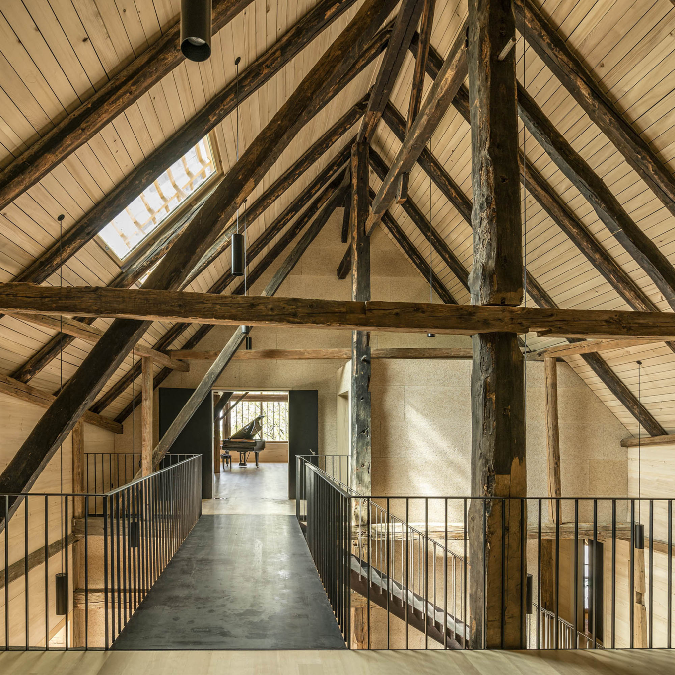 A Barn Converted into a Music and Art House - Gessato