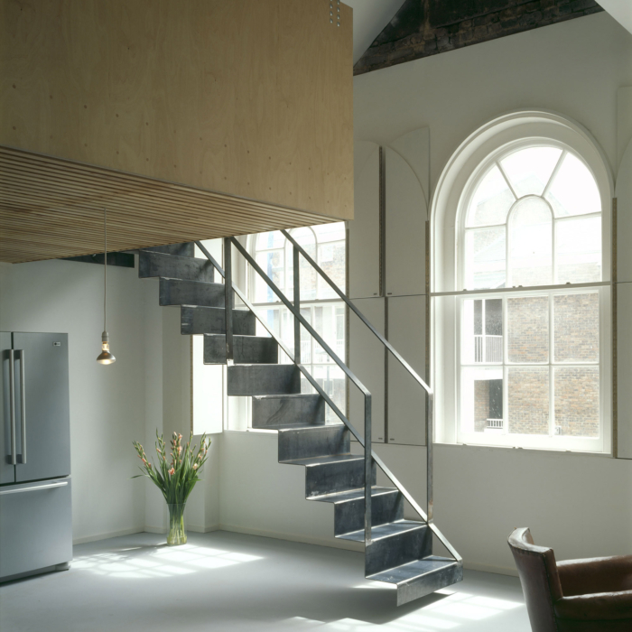 Floating Staircases That Are the Highlight of Stunning Homes - Gessato