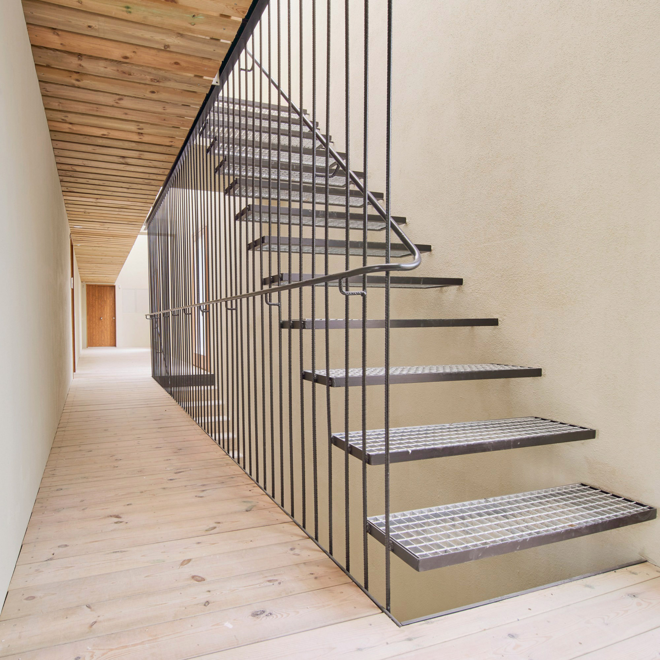 Floating Staircases That Are the Highlight of Stunning Homes - Gessato