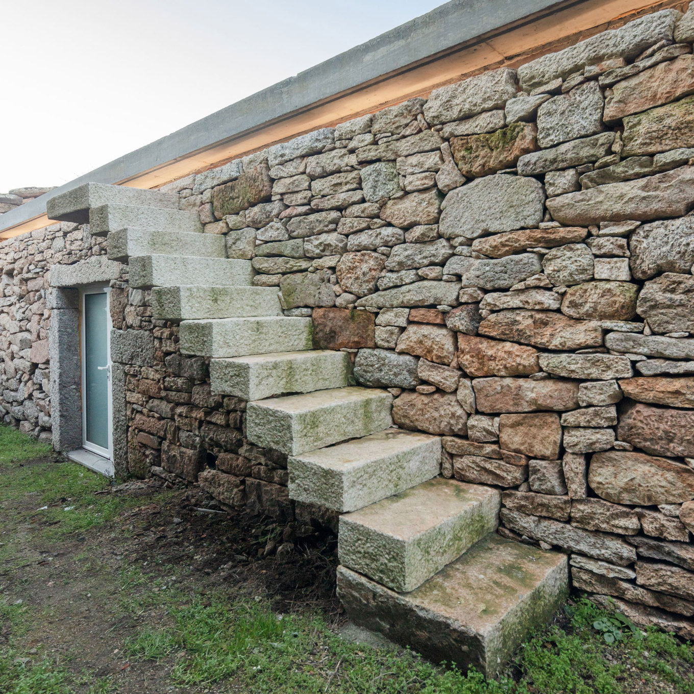 Floating Staircases That Are the Highlight of Stunning Homes - Gessato