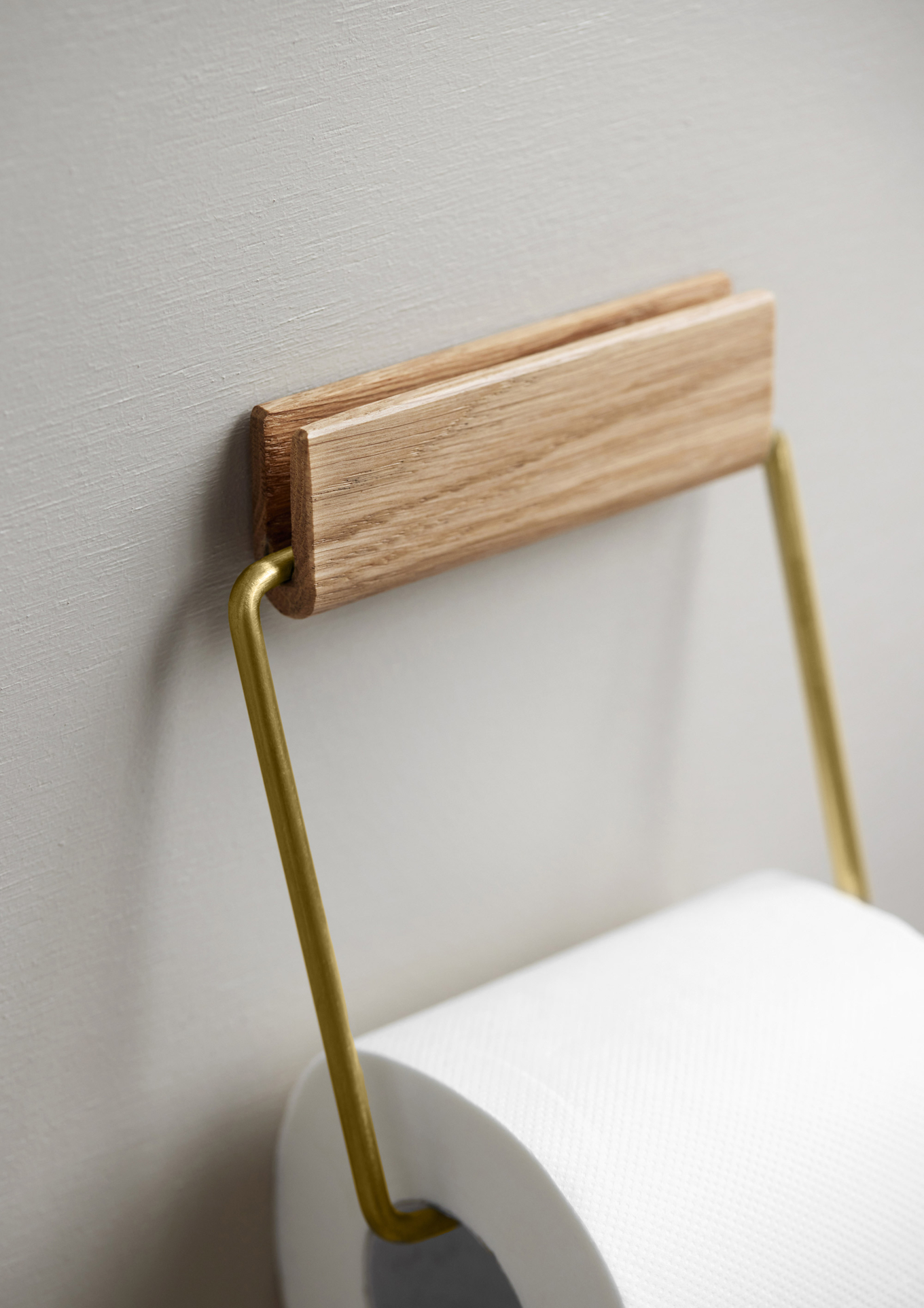 The Moebe Toilet Roll Holder, An Elegant Bathroom Accessory - Gessato