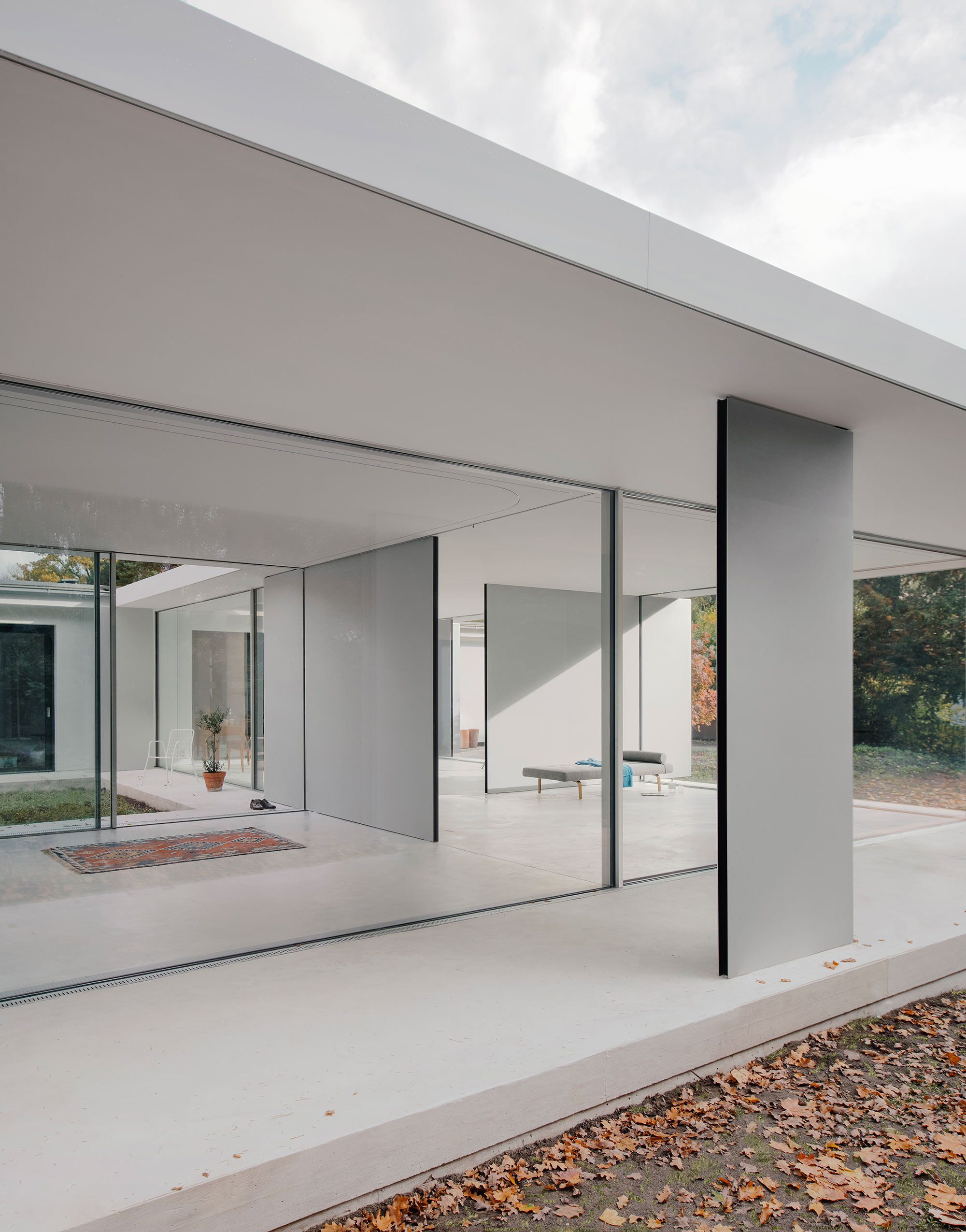 Space with 8 Walls - Gessato