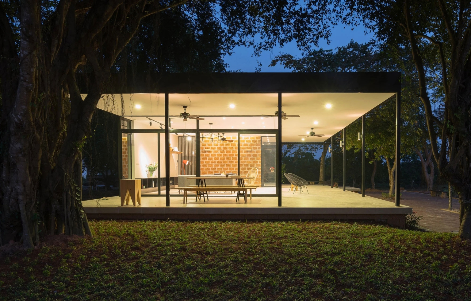 Modern Glass Houses: Transparent Wonders - Gessato