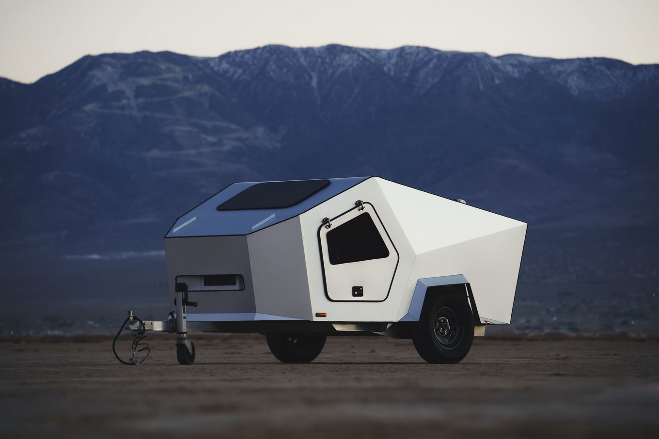 The Polydrops P17A1 All Electric Trailer - Gessato