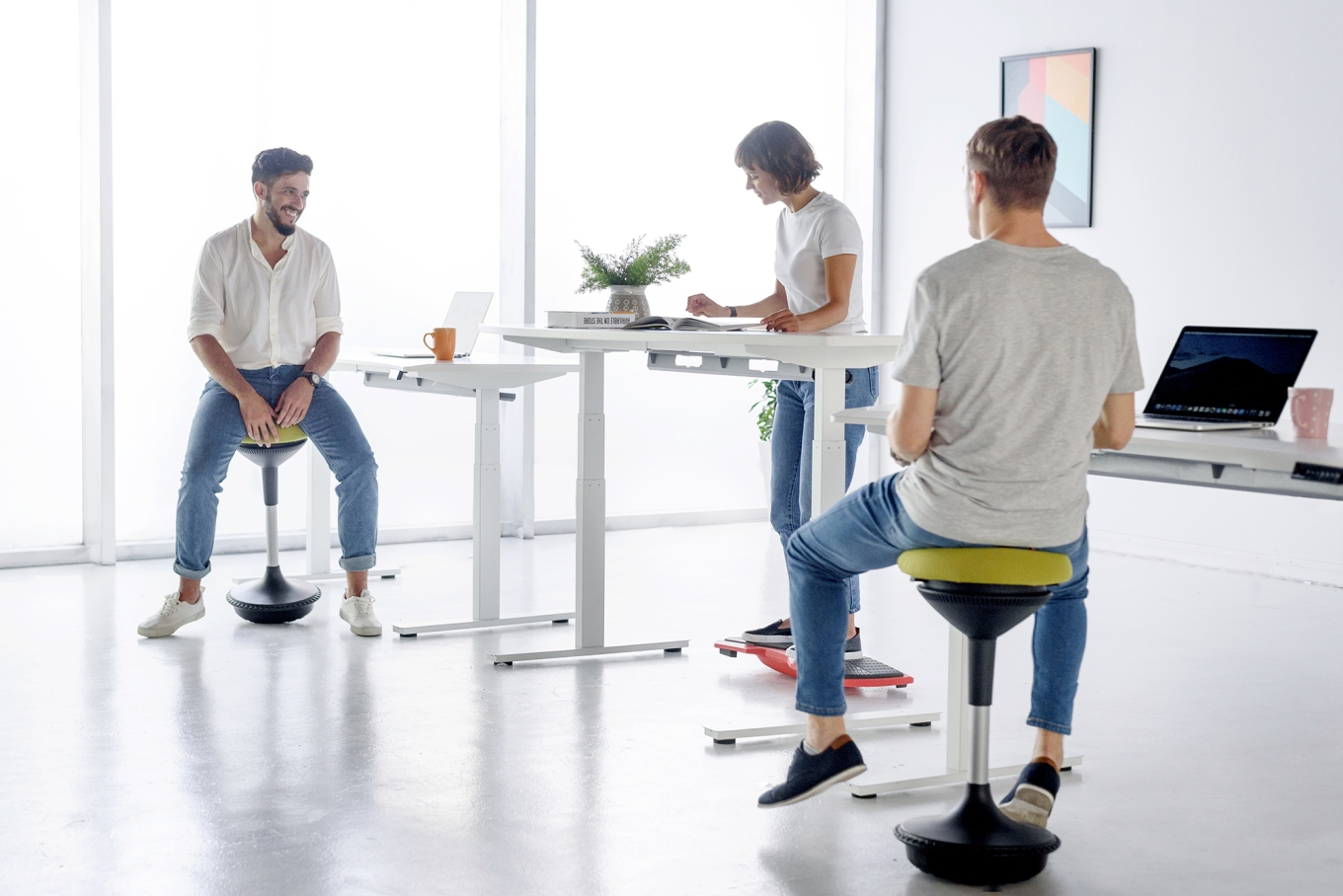 The Best Height Adjustable Standing Desk for A Home Office - Gessato