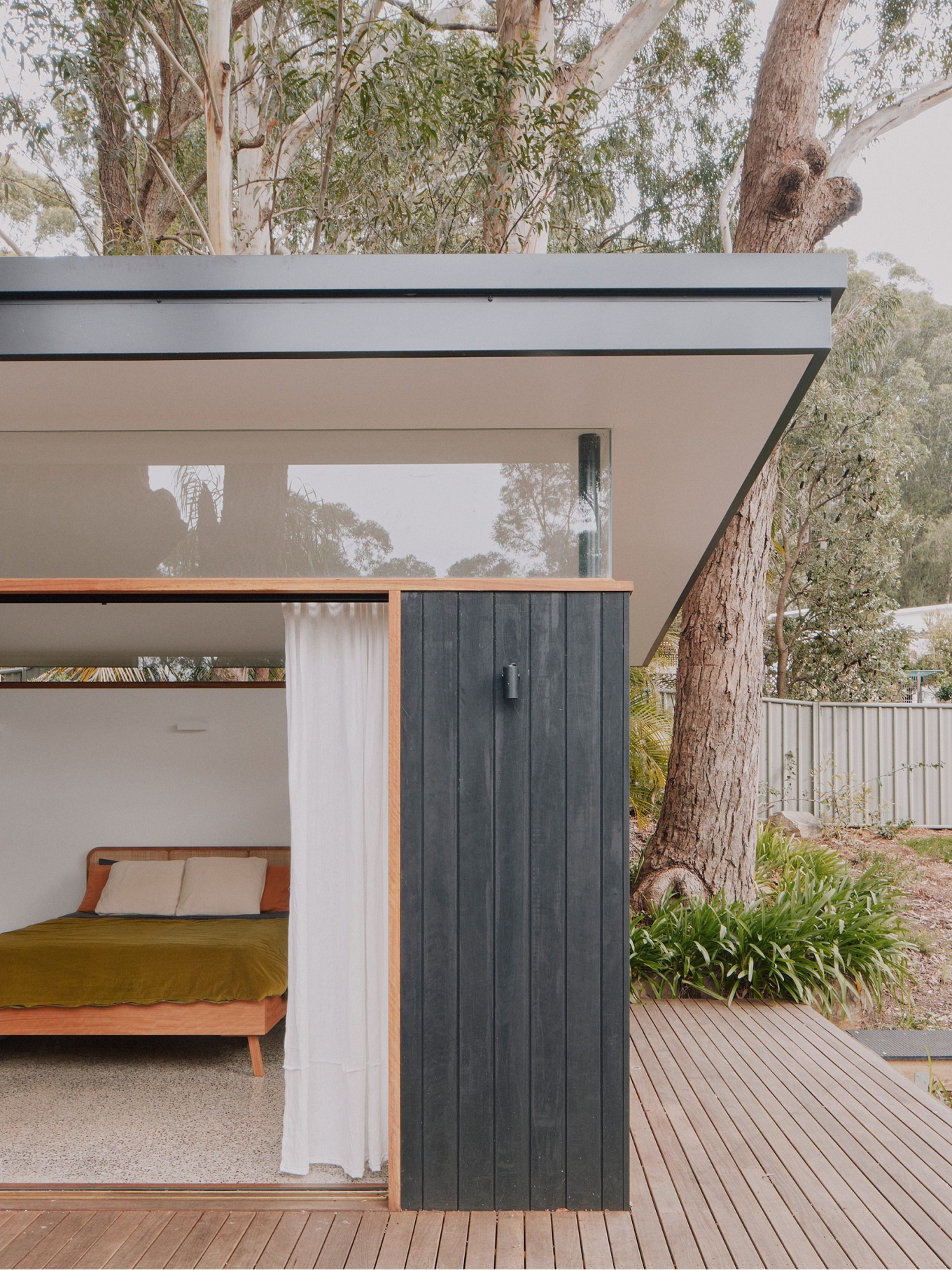 Design Delight: The Perfect Backyard Guest House - Gessato