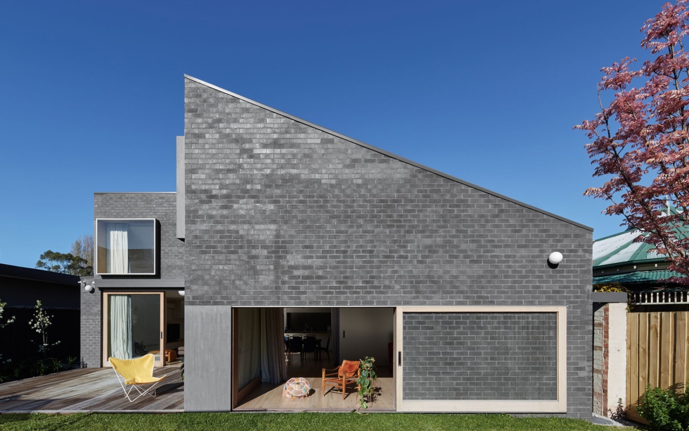 Black Brick House Designs That Are Awe-Inspiring - Gessato