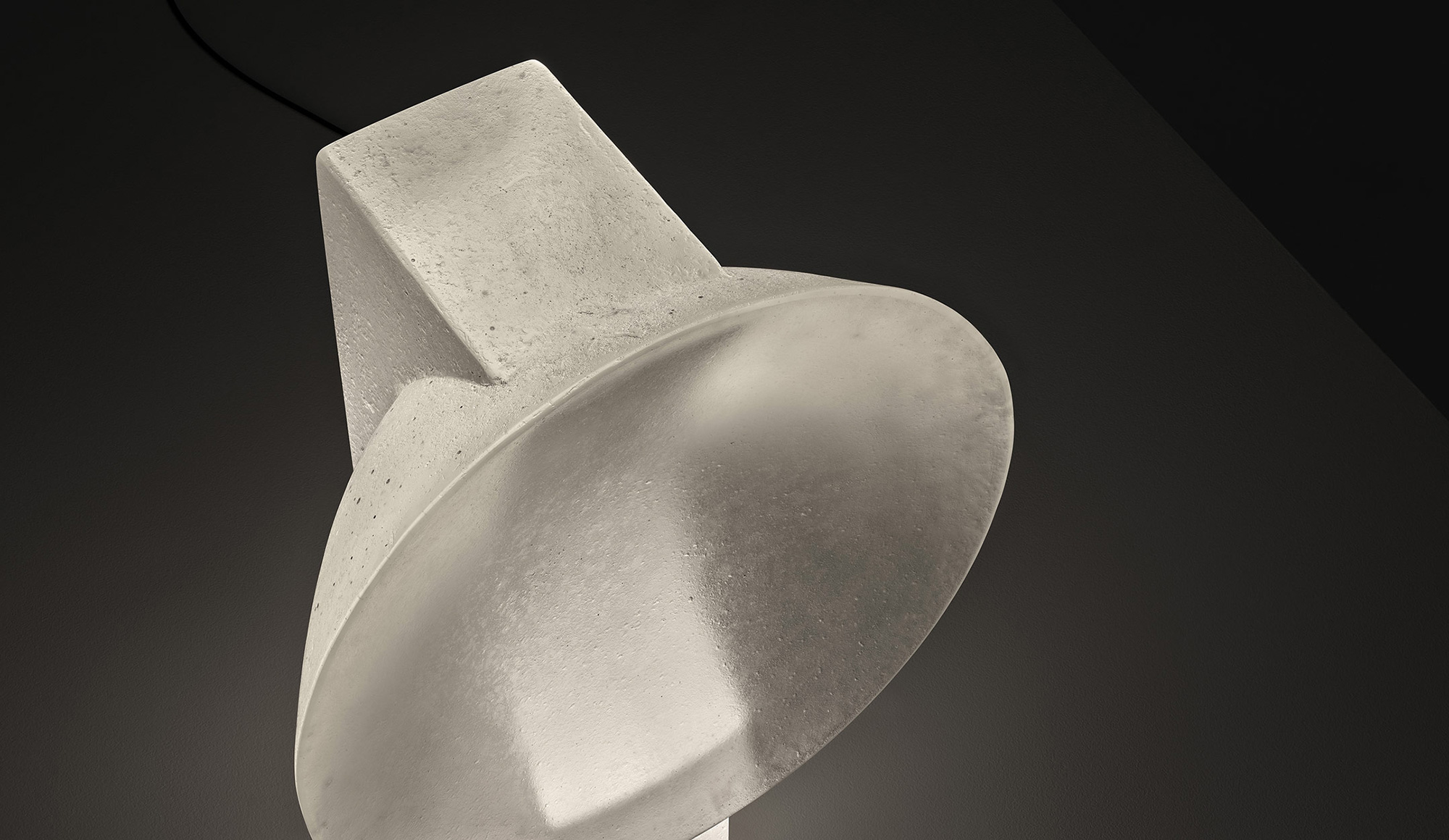 The Luminous Presence of the Artful Vestige Lamp - Gessato