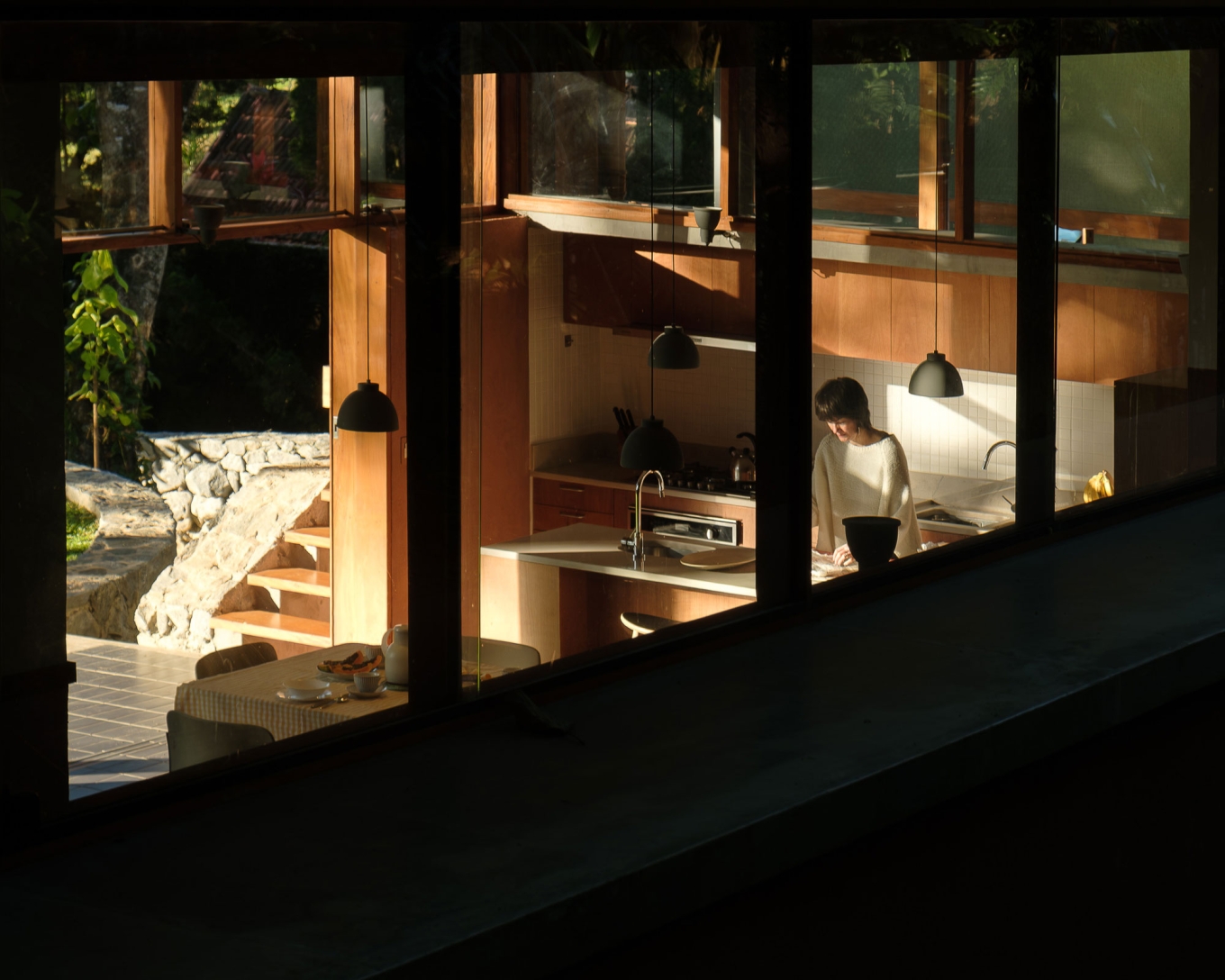 Circular Terraces Meet Linear Forms in São Paulo House - Gessato