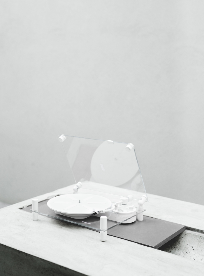 The Transparent Turntable - Gessato